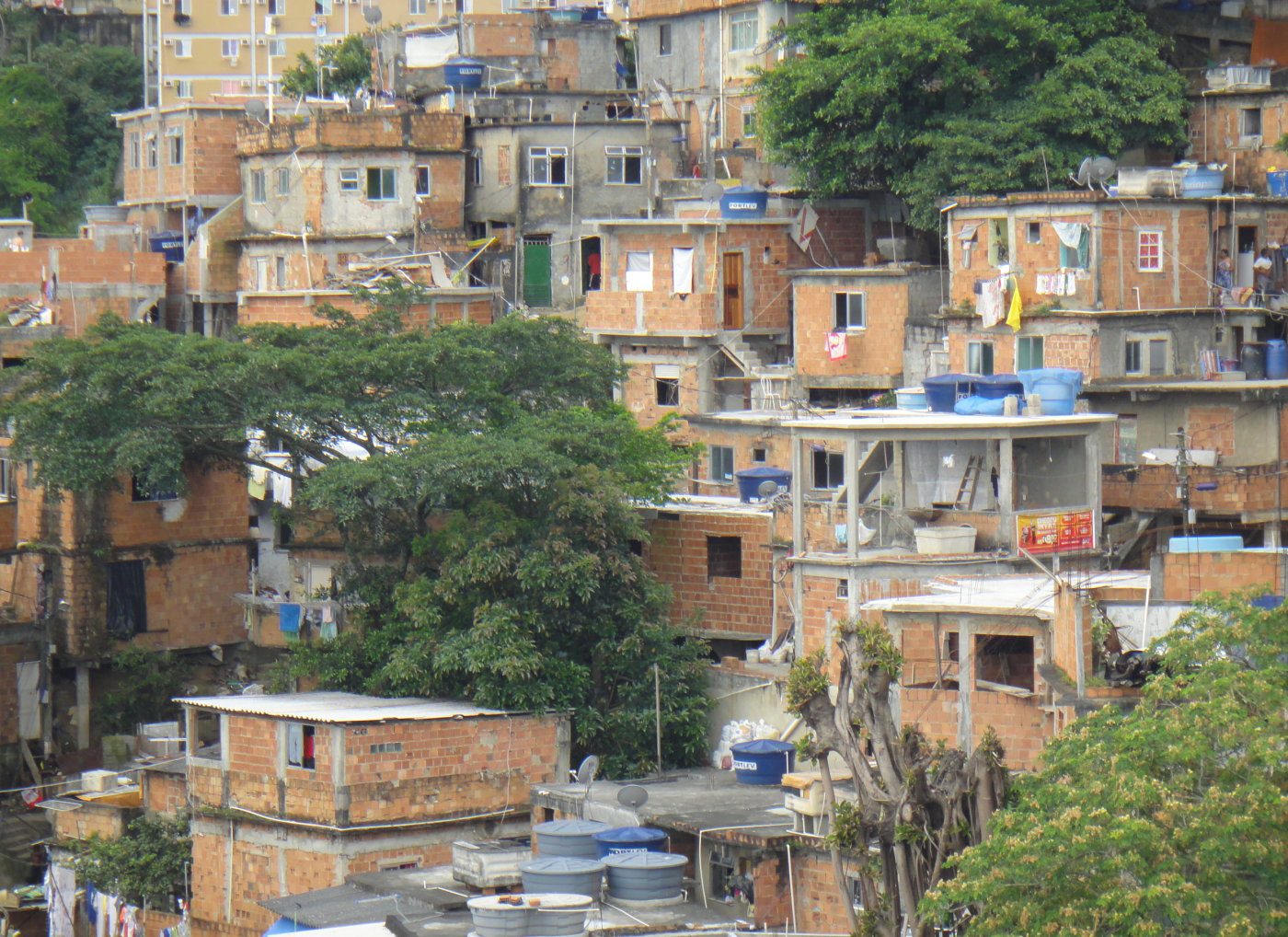 Życie w strachu w największej faveli w Rio - Amnesty International ...